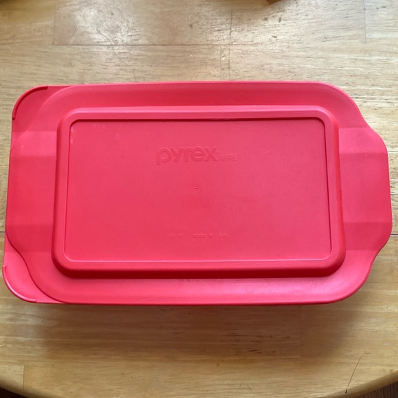 Pyrex | Kitchen | Vintage Pyrex Ware 232 Red Lid And 22 Qt Clear ...